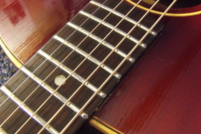 Late 60's 3/4 Sized Gibson - Straight Frets