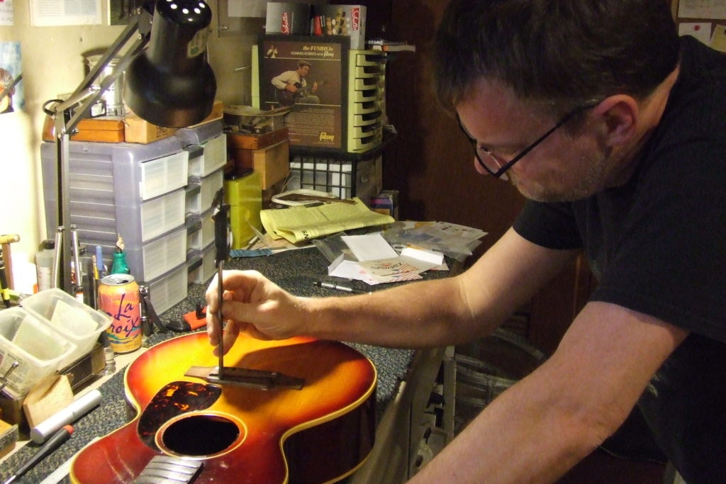 Late 60's 3/4 Sized Gibson - Straight Frets